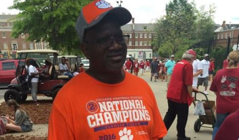 Fan trolls Alabama fans with Clemson championship gear | TigerNet