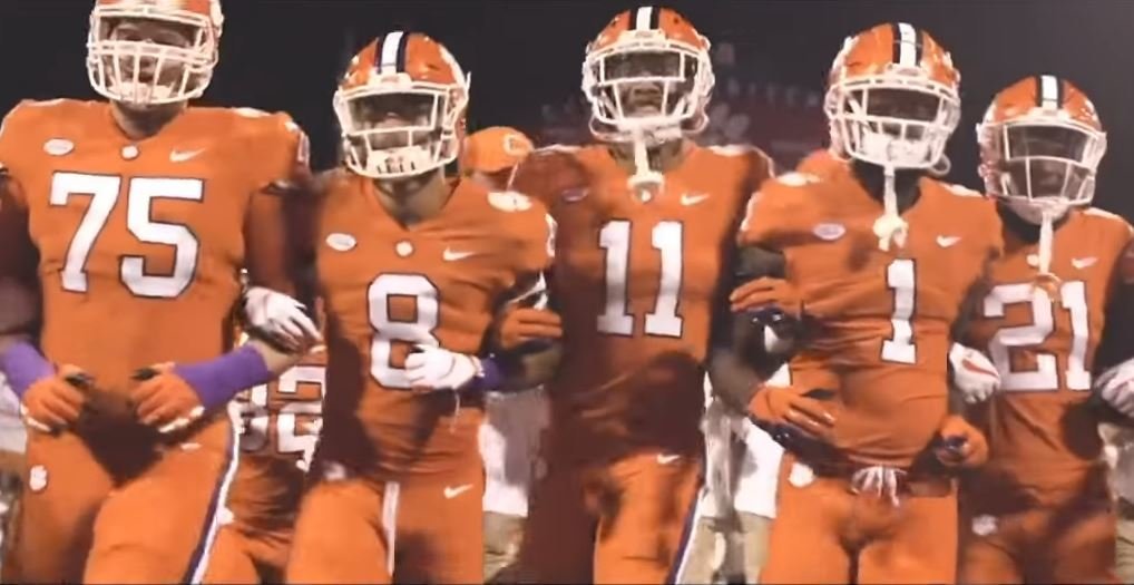 WATCH: Clemson Football Team arrives on campus | TigerNet