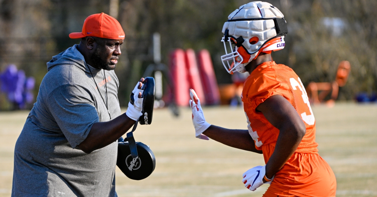 Nick Eason brings simplicity, hand-to-hand combat to defensive tackles ...