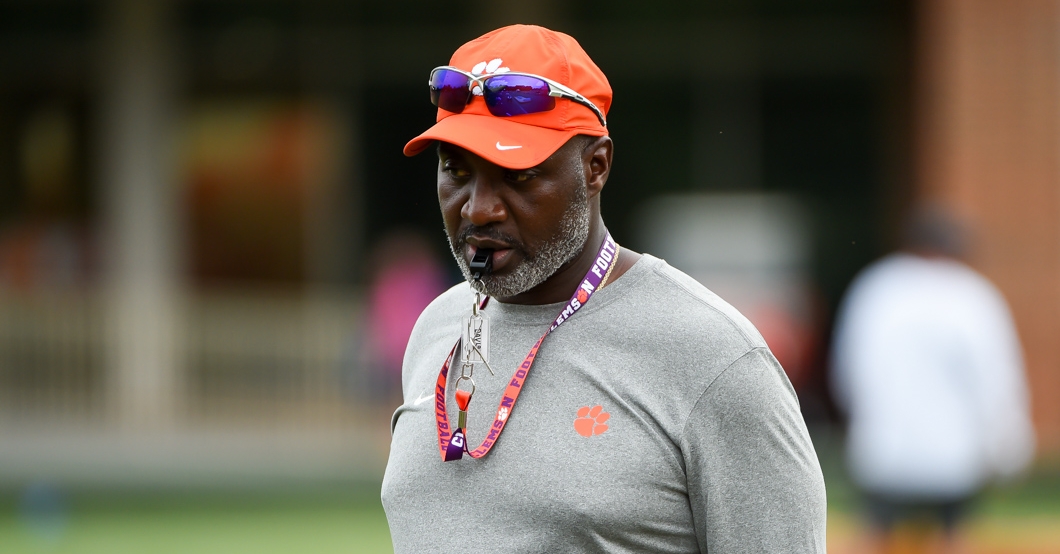 Former Clemson standout Jeff Davis honored with Nagurski Legends Award ...